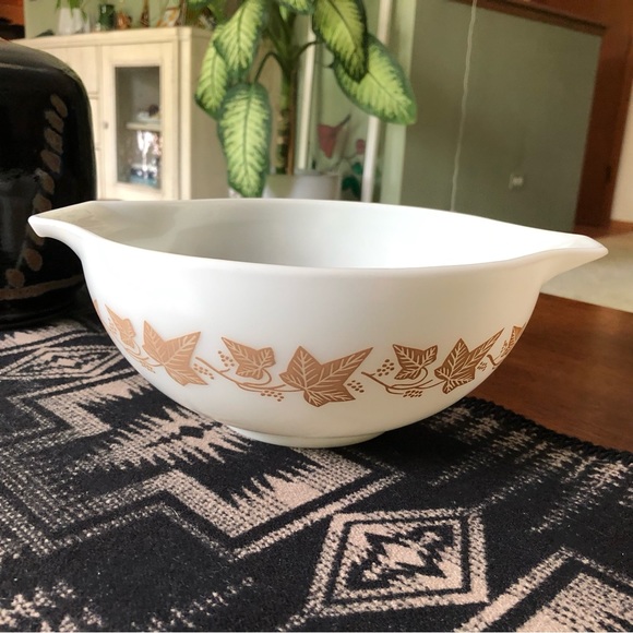 Pyrex | Kitchen | Vintage Pyrex Sandalwood Cinderella Bowl Leaf Design ...